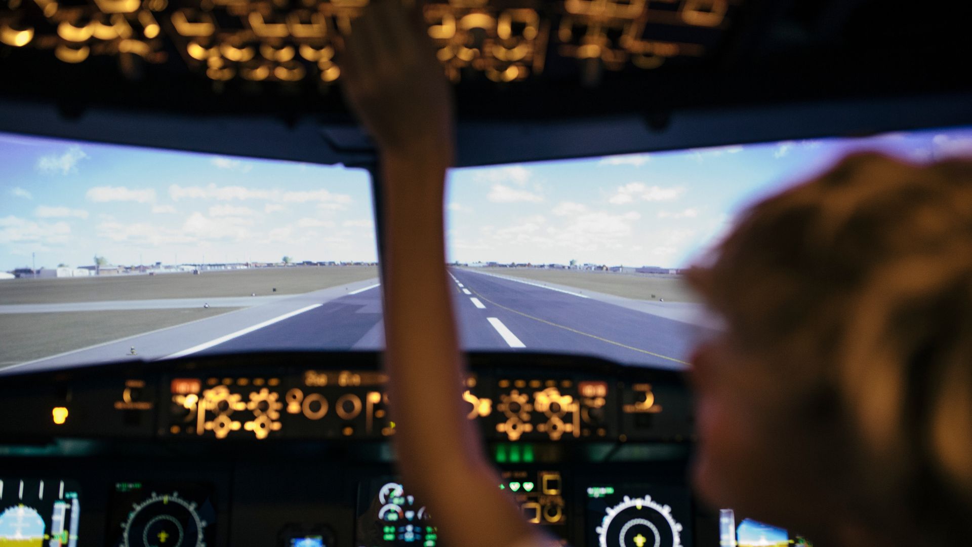 Rolul simulatorului de zbor în instruirea piloților - Aviation Academy